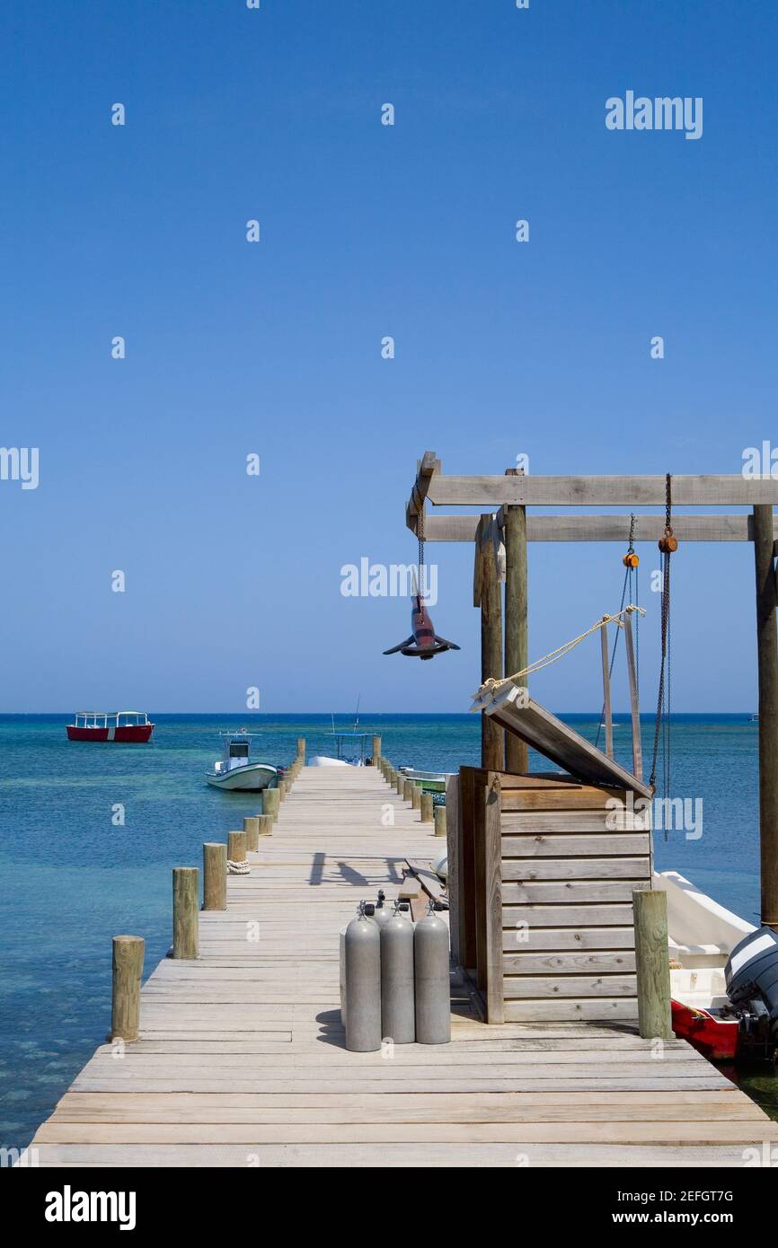 Pier in the sea, West End, Half Moon Bay, Roatan, Bay Islands, Honduras ...