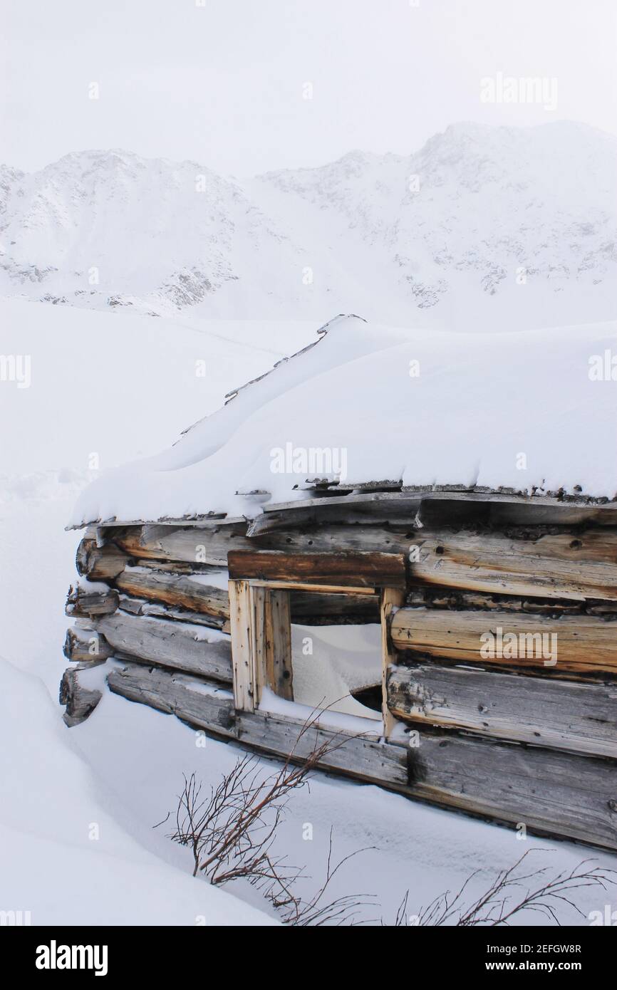 Winter Home In the Snowy Mountain Peaks Stock Photo - Alamy