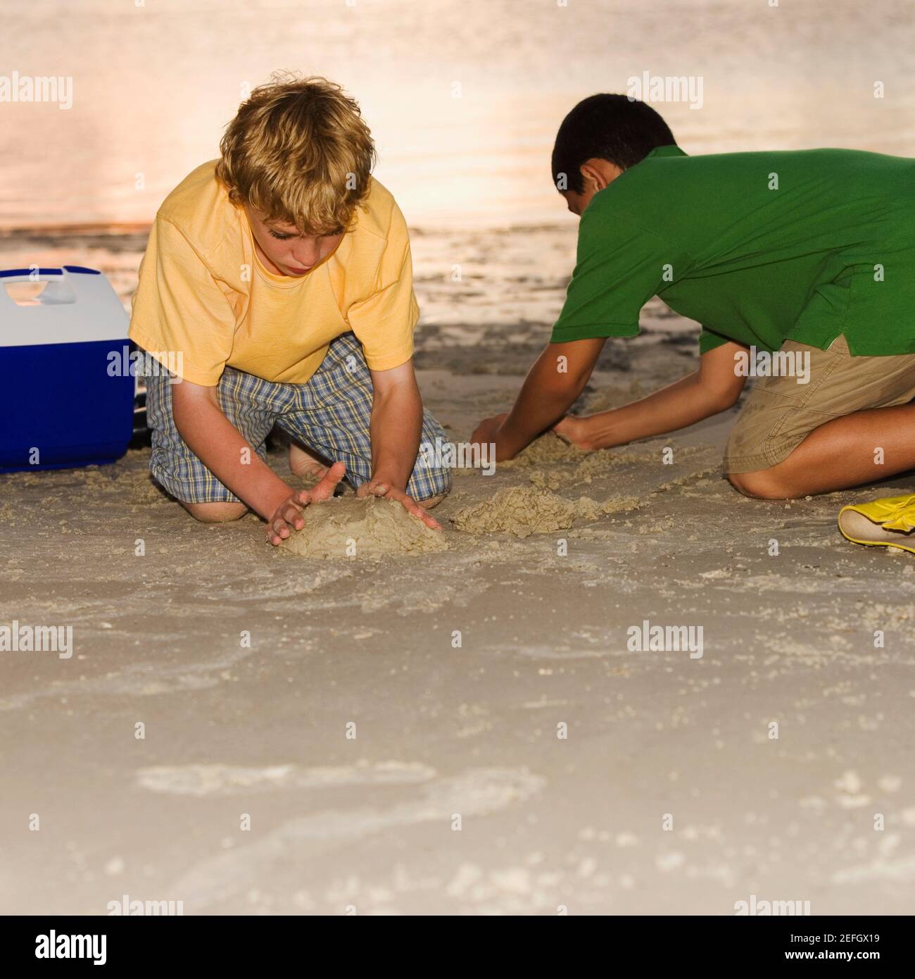 Two people selective attention hi-res stock photography and images - Alamy