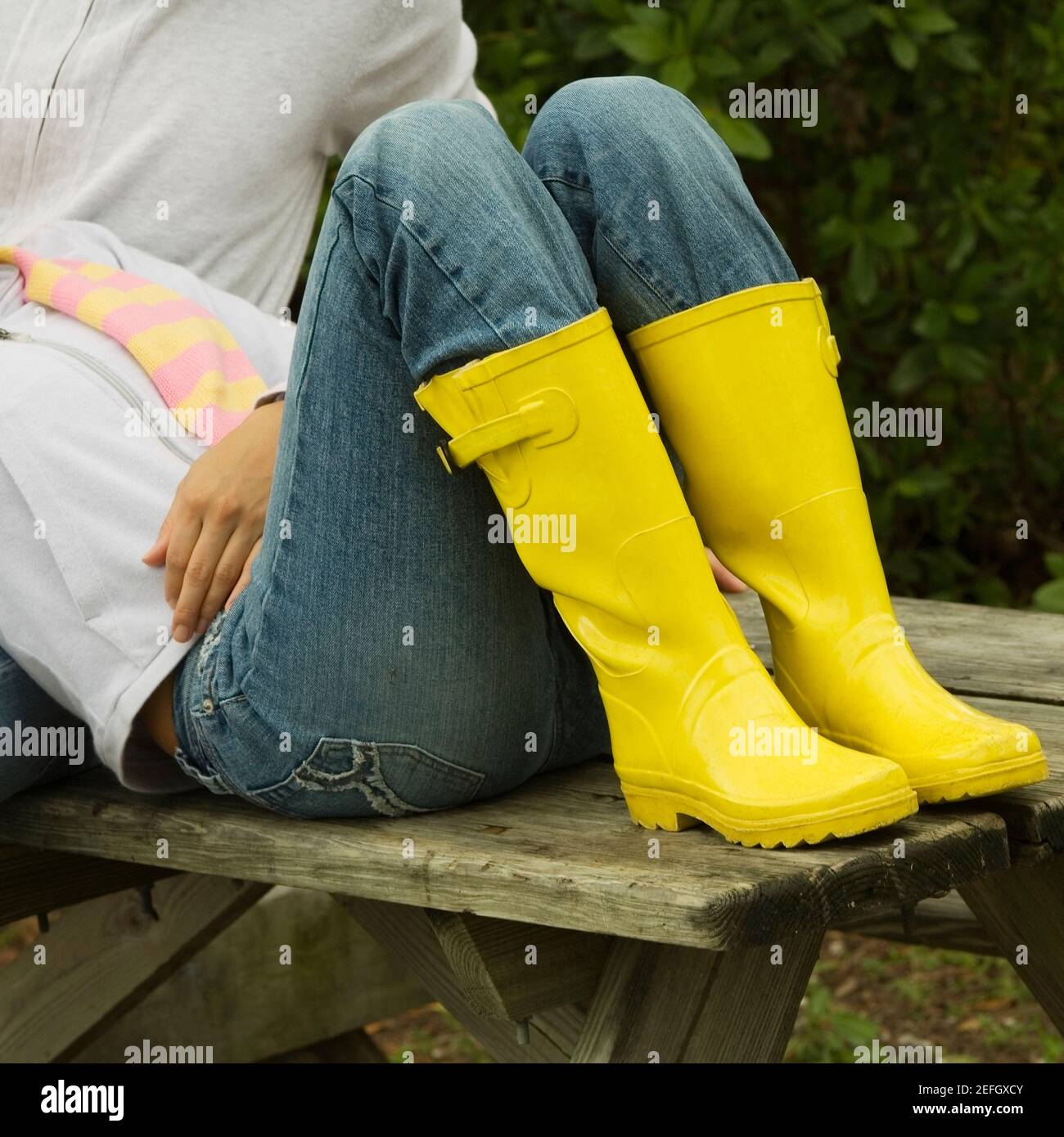 Man lying on lap of a woman hi-res stock photography and images - Alamy