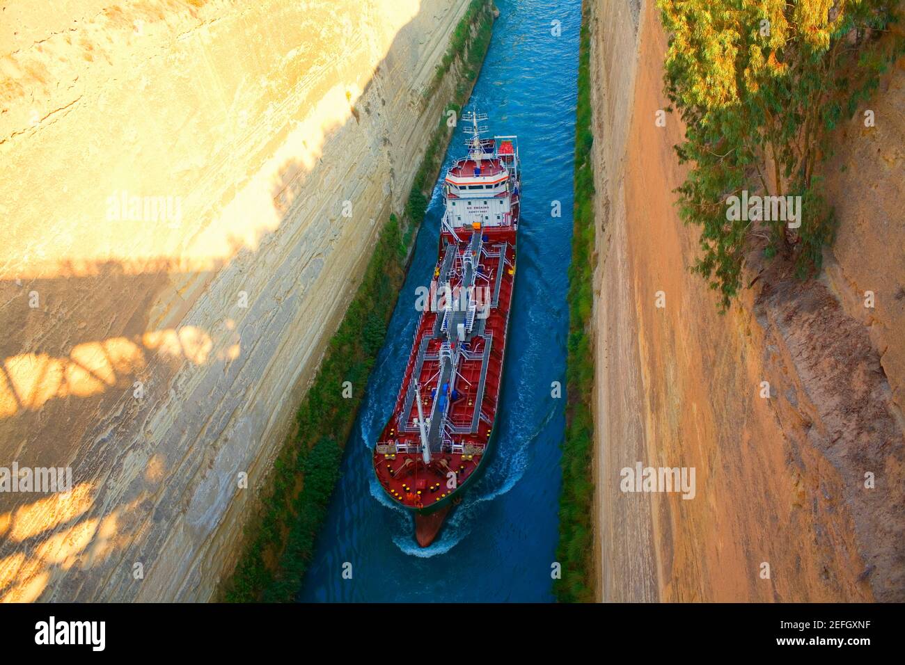 Canal corinth hi-res stock photography and images - Alamy