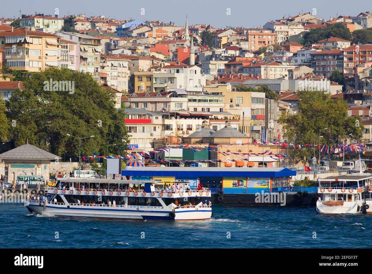 Tourboat wave water hi-res stock photography and images - Alamy