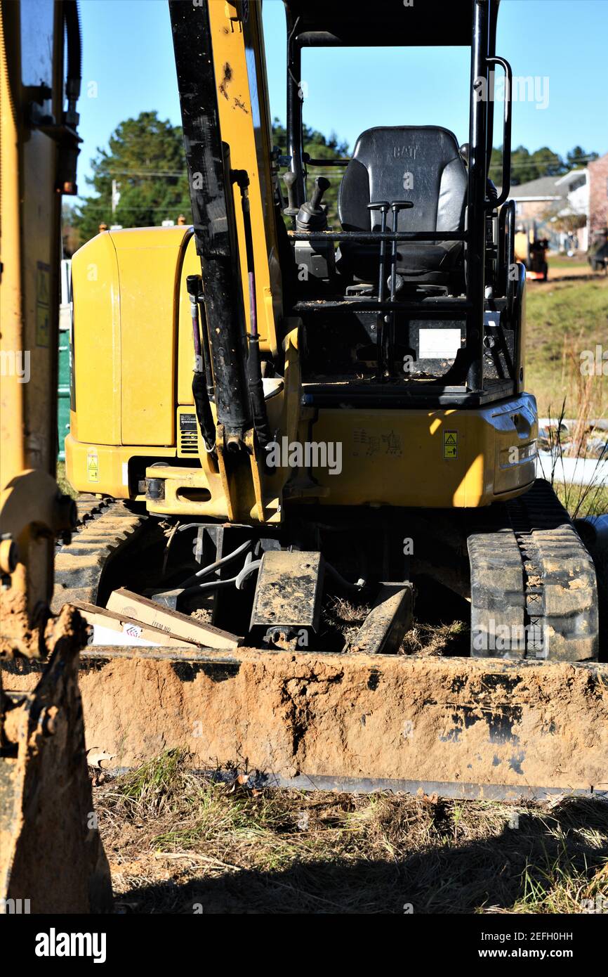 Dozer construction caterpillar tracks hi-res stock photography and ...