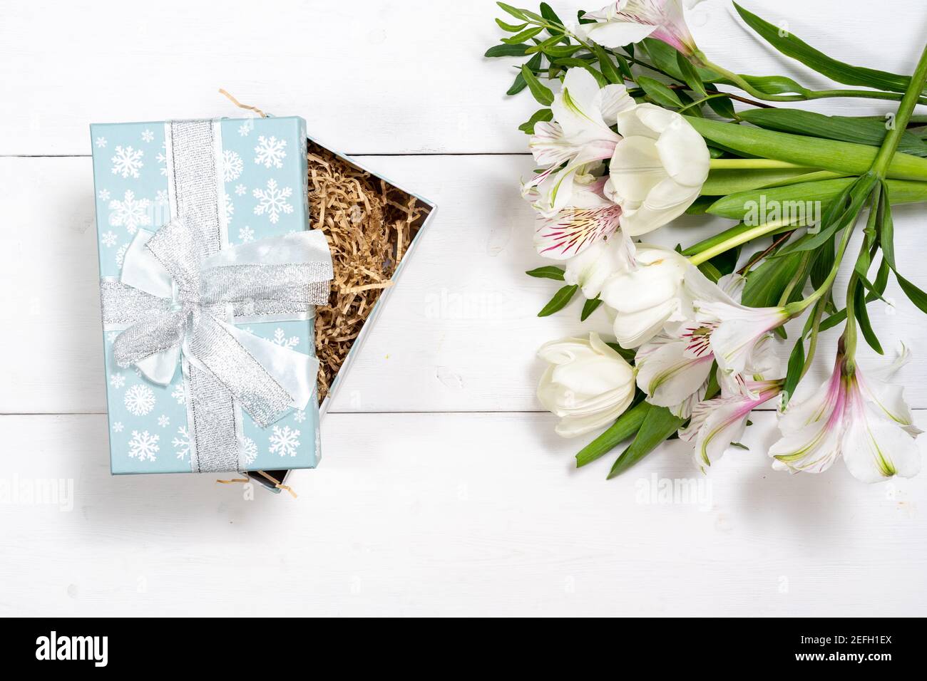 Box ajar hi-res stock photography and images - Alamy