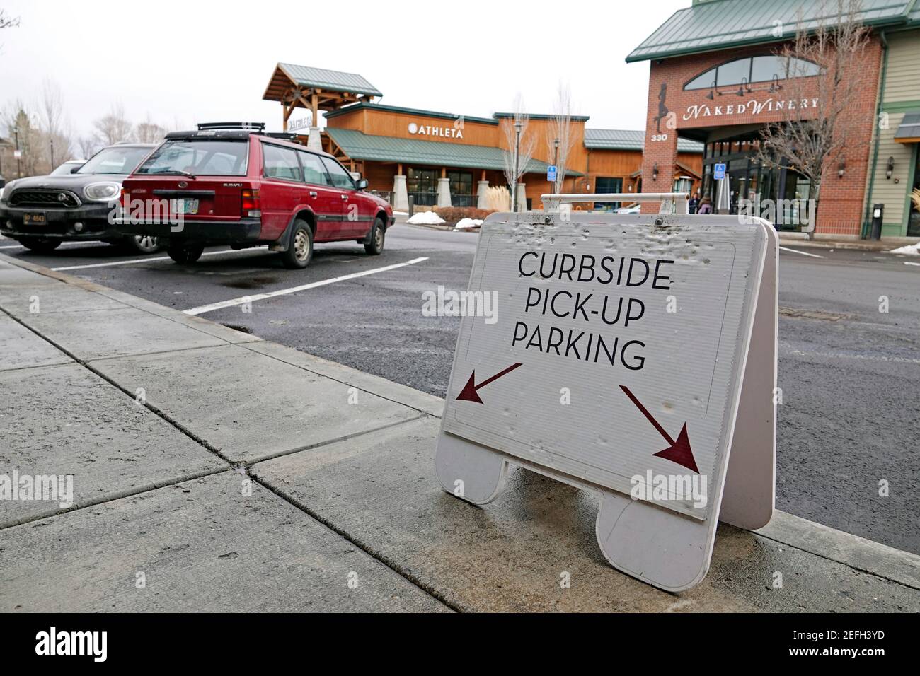 Curb side pickup hi-res stock photography and images - Alamy