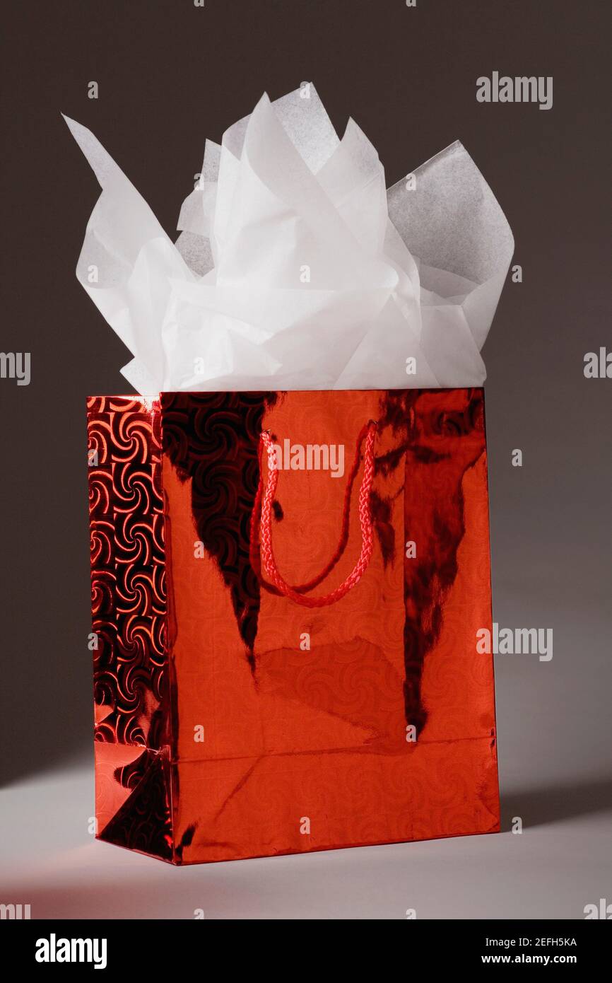 Tissue paper work hi-res stock photography and images - Alamy