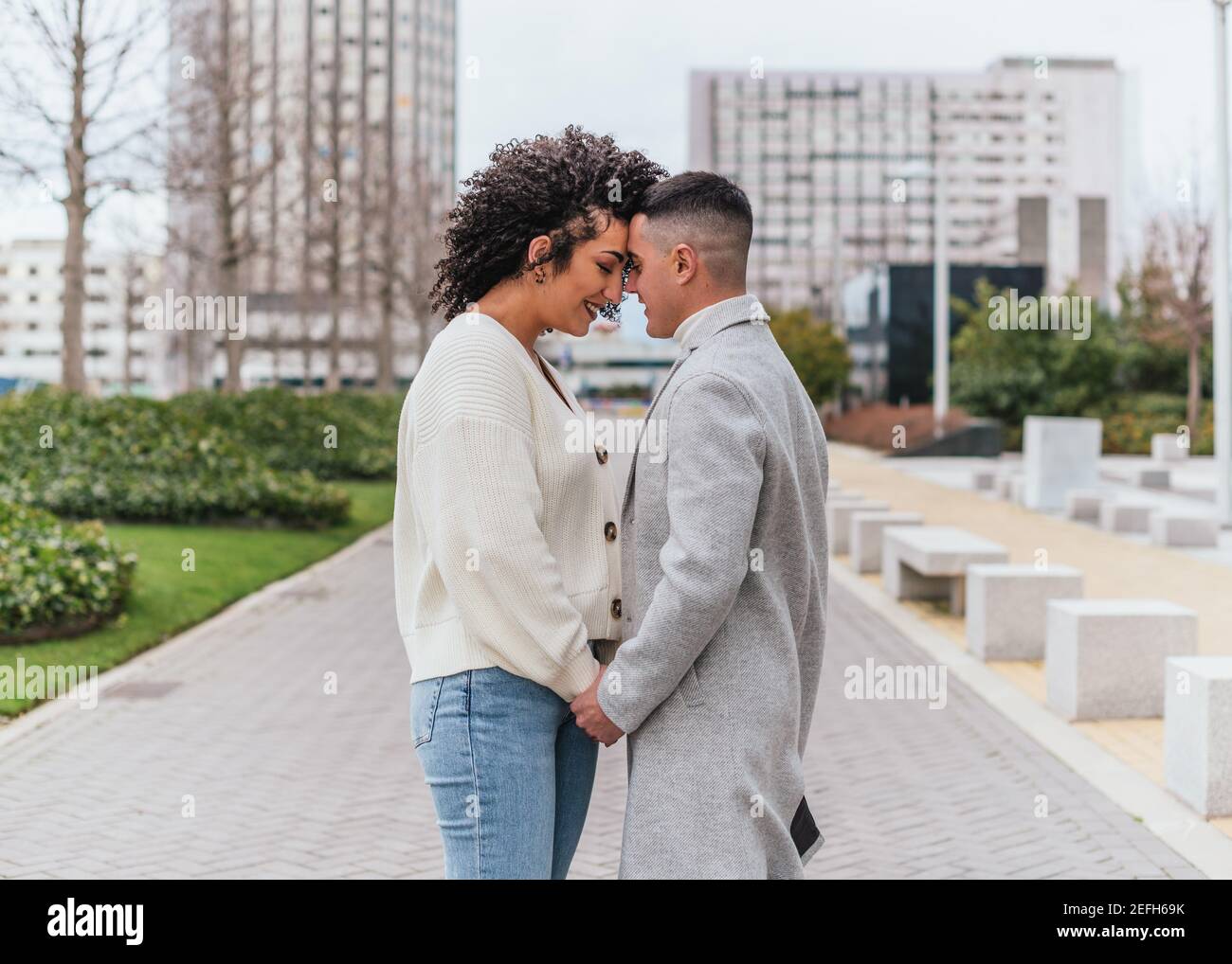 Touching foreheads hi-res stock photography and images - Alamy