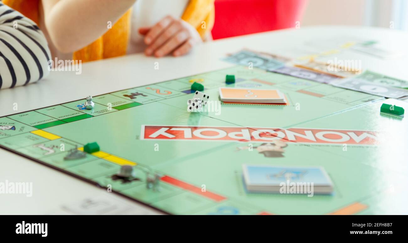 Family playing monopoly hi-res stock photography and images - Alamy