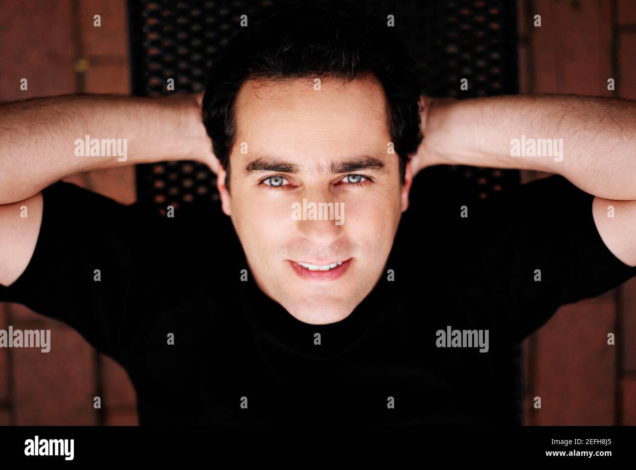 Portrait of a young man doing sit-ups on a weight bench Stock Photo - Alamy