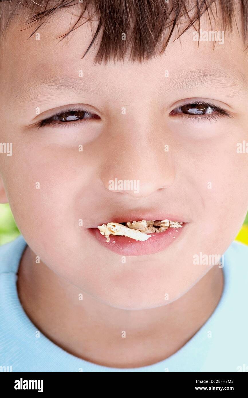 Portrait of a boy eating Stock Photo - Alamy