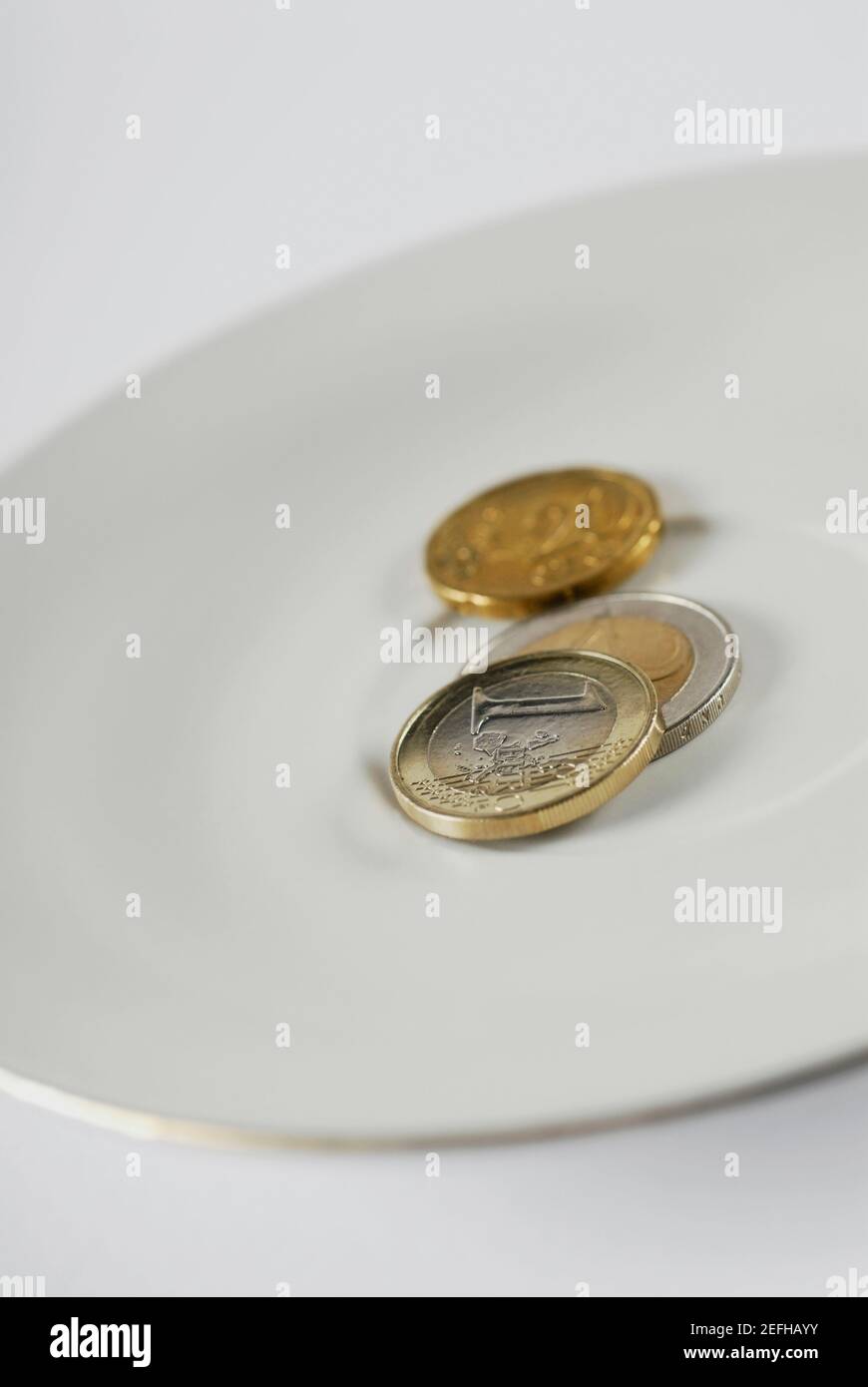 Coins in a plate hi-res stock photography and images - Alamy