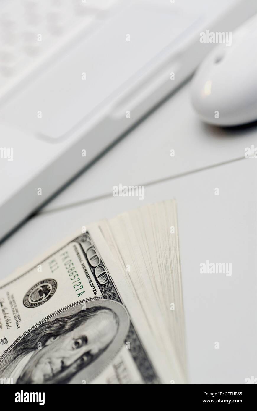 100 dollar laptop hi-res stock photography and images - Alamy