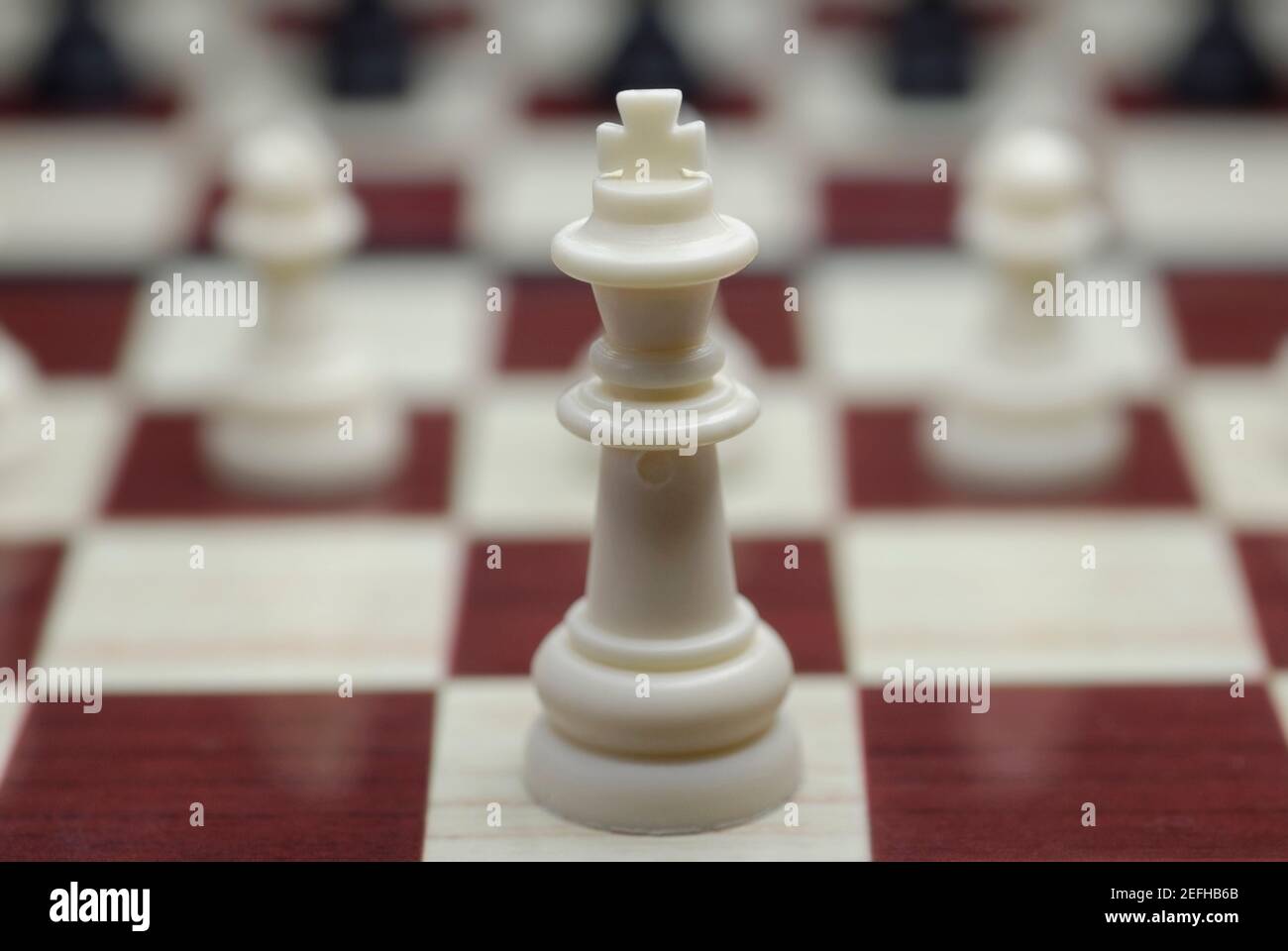 Close up of a king chess piece on a chessboard Stock Photo - Alamy