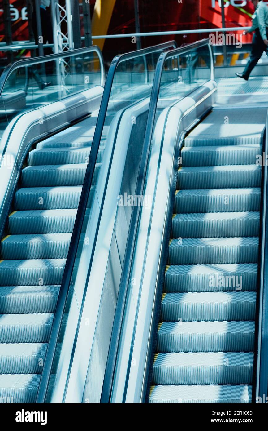 Escalator side view hi-res stock photography and images - Alamy