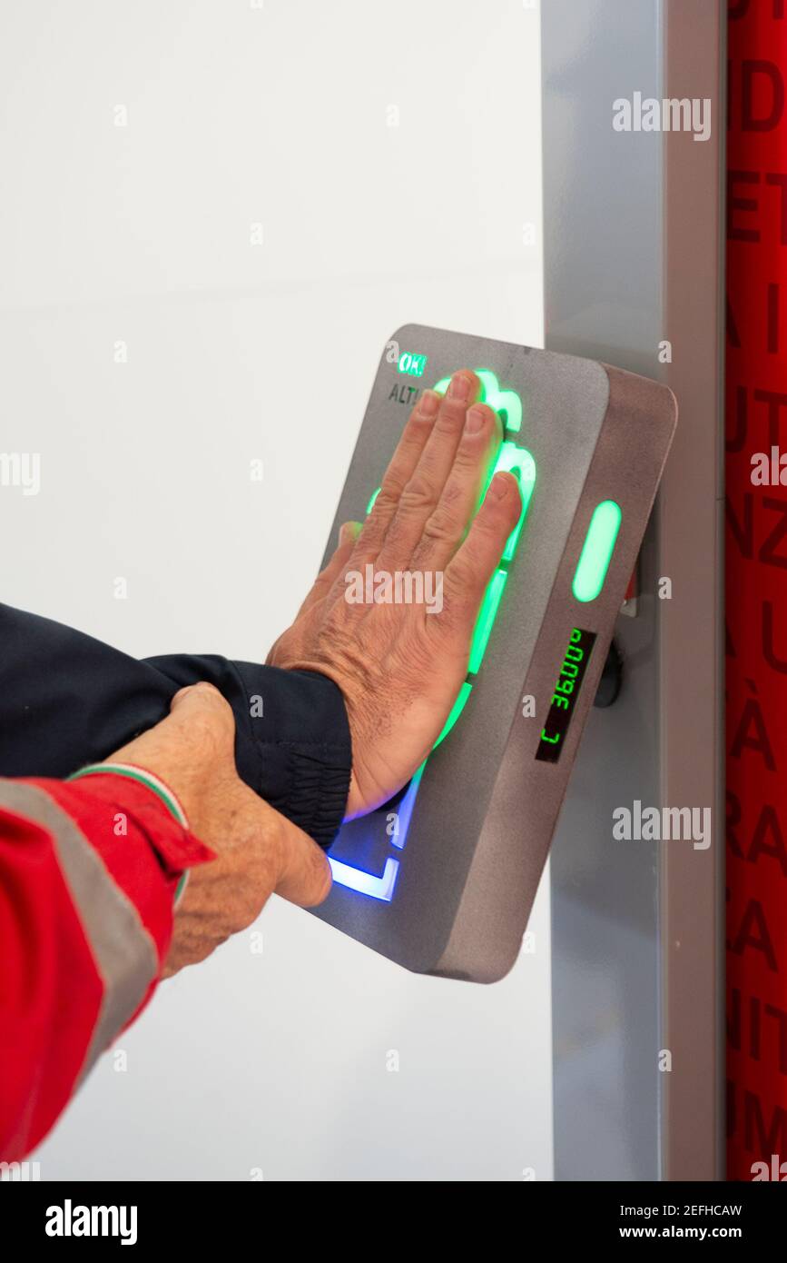 the new thermal scanner in use at the largest anti covid center in ...