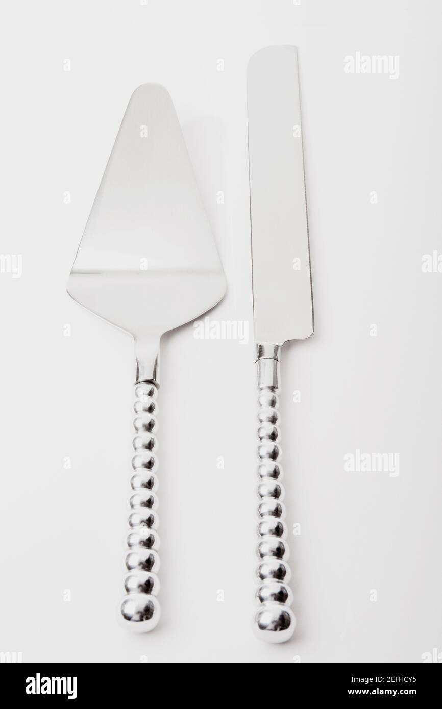 Close up of a spatula and a knife Stock Photo - Alamy
