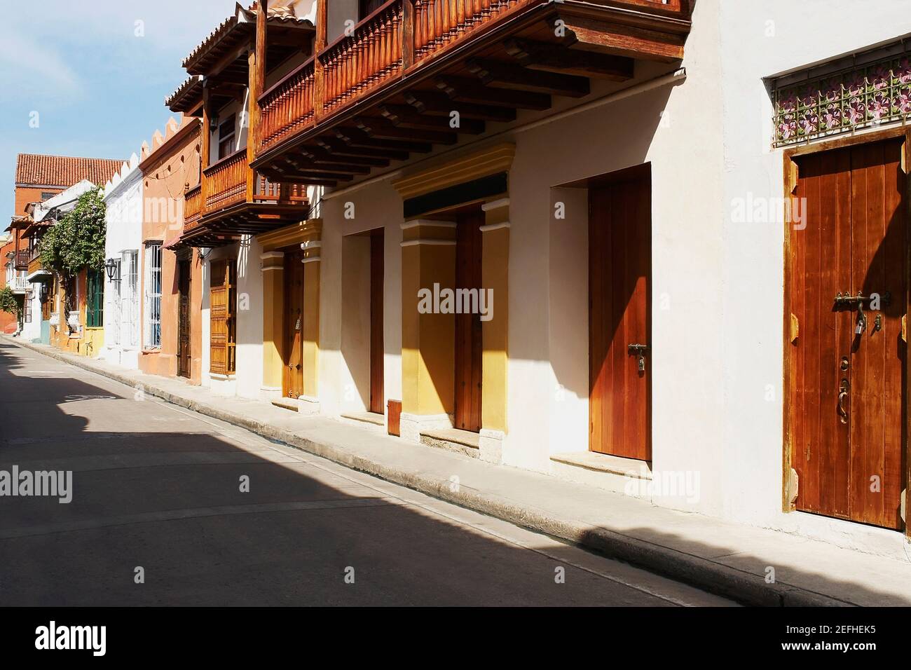 Closed row houses hi-res stock photography and images - Alamy