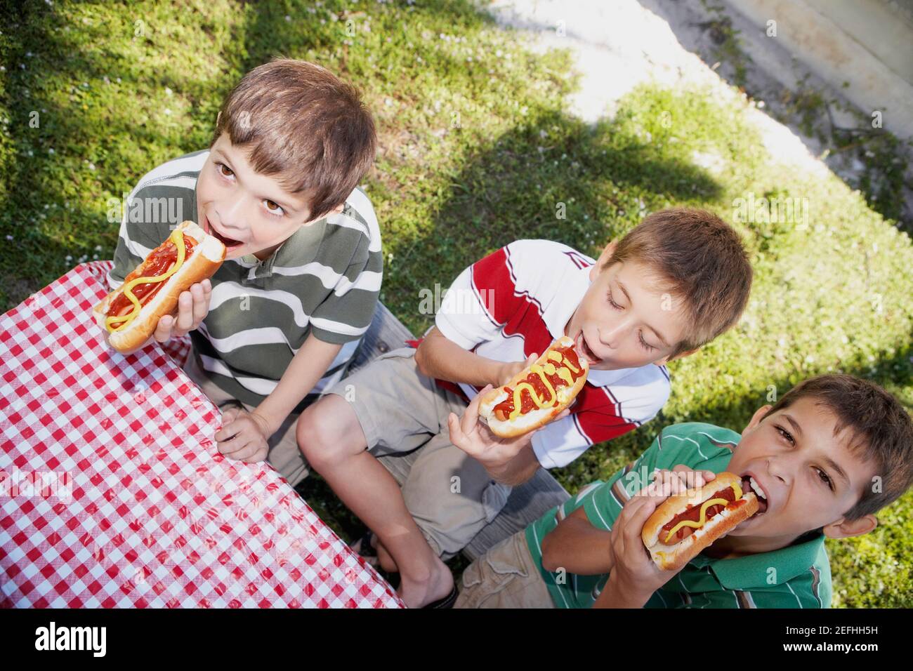 American child eating hot dog hi-res stock photography and images - Alamy