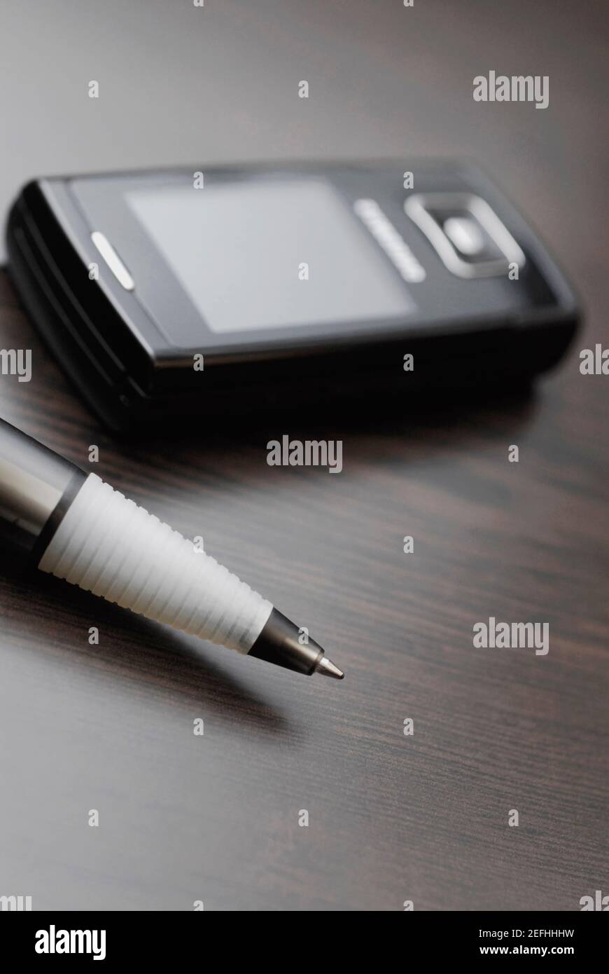 False connection hi-res stock photography and images - Alamy