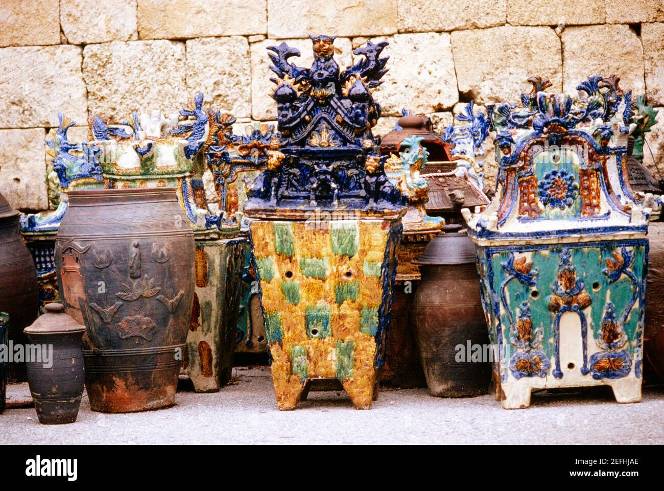 Burial urns hi-res stock photography and images - Alamy