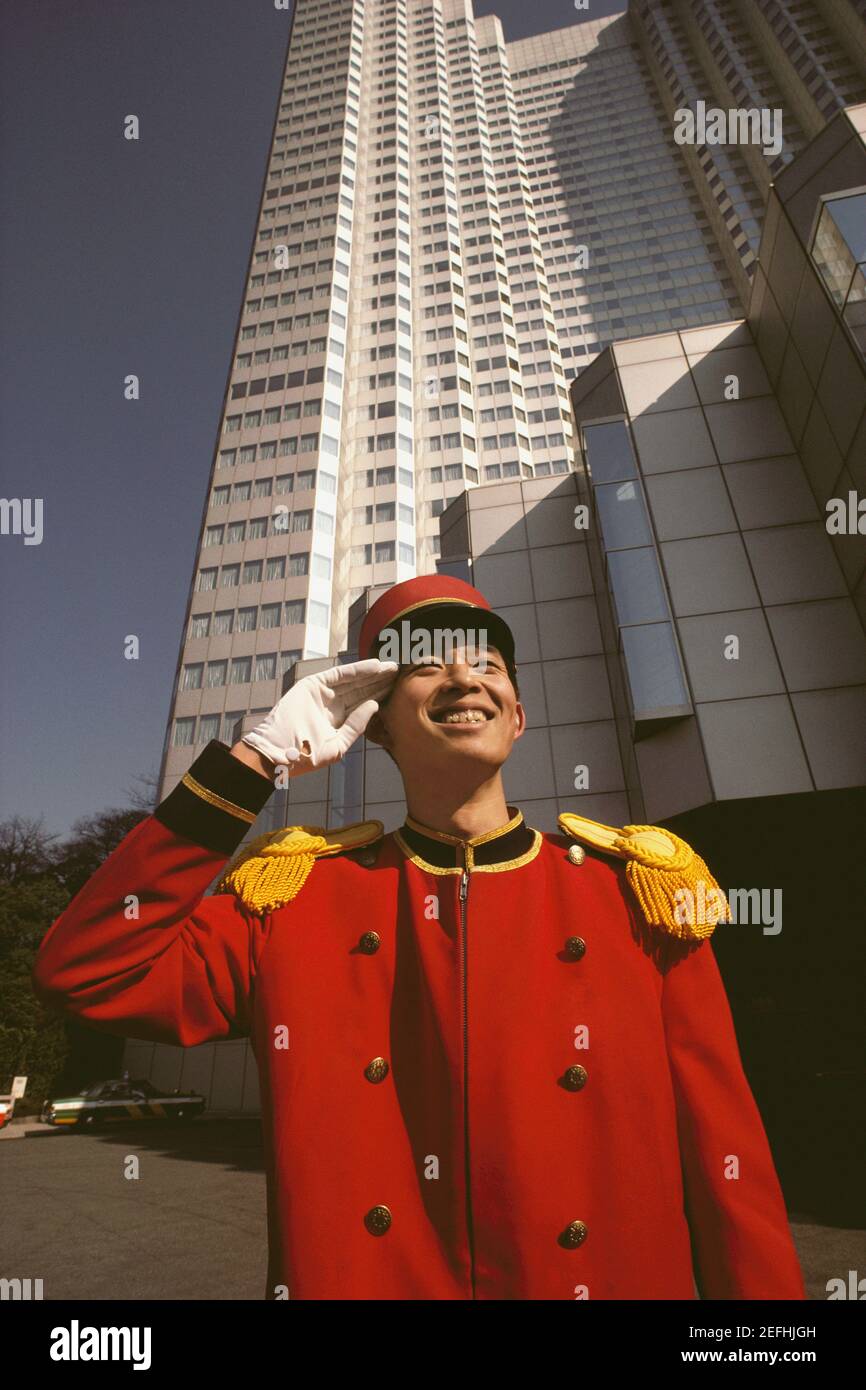 Bellhop hi-res stock photography and images - Alamy