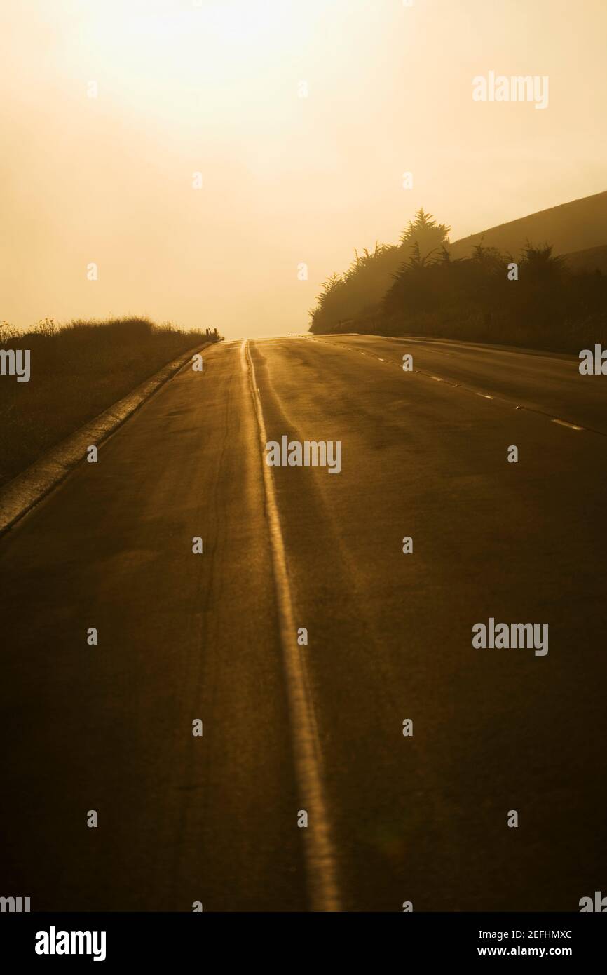 Road dividing line hi-res stock photography and images - Alamy