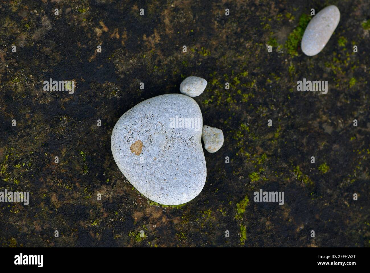 Full frame image of pebbles hi-res stock photography and images - Alamy