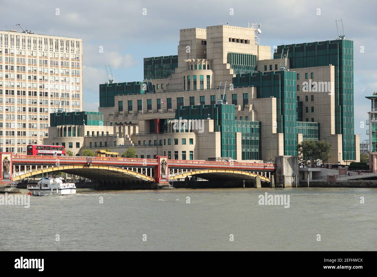 Mi6 building bond hi-res stock photography and images - Alamy