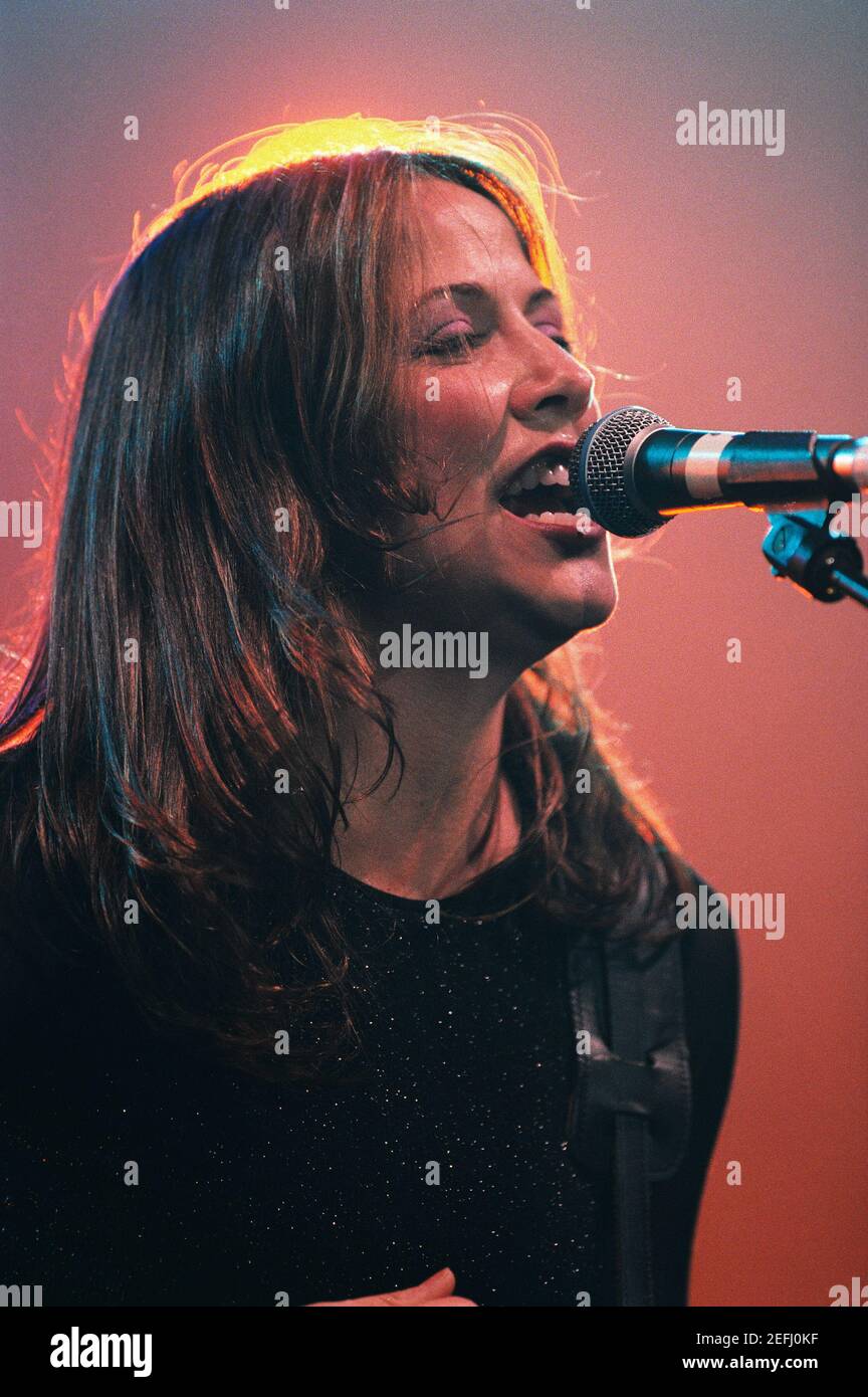 Sheryl crow 1997 hi-res stock photography and images - Alamy