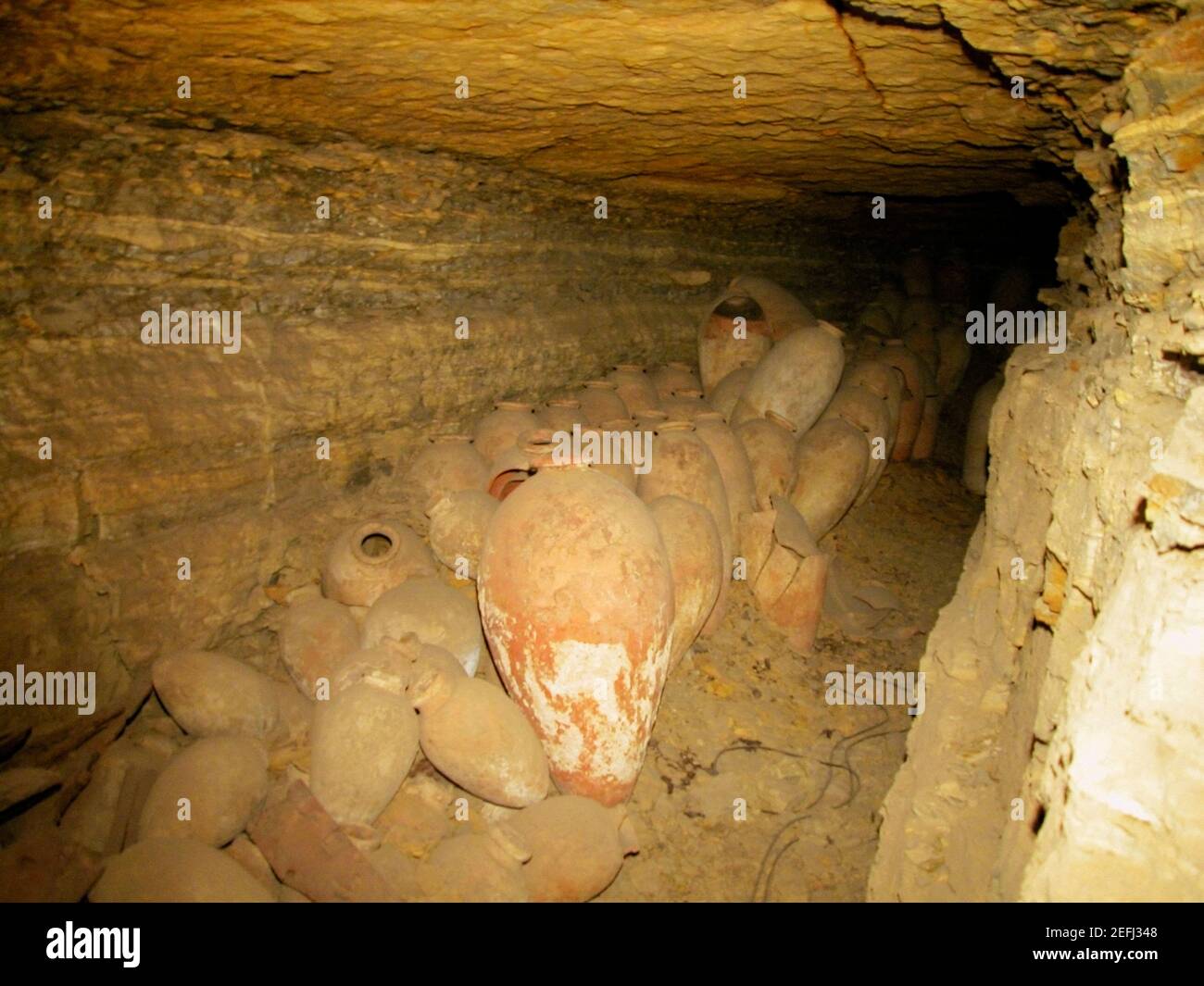 Broken vases hi-res stock photography and images - Alamy