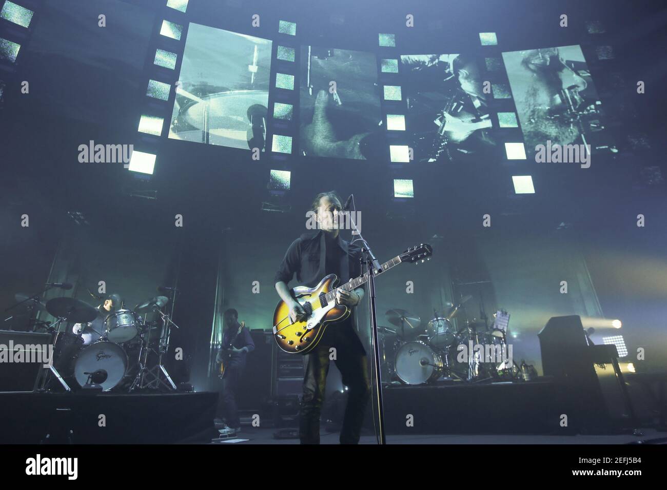 Radiohead stage hi-res stock photography and images - Alamy