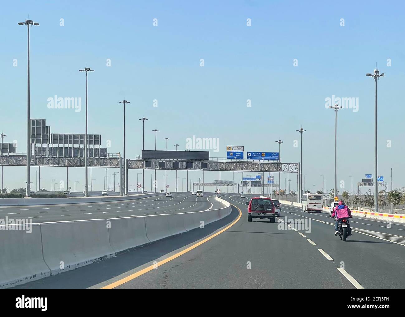 Al Shamal Road highway to Al Khor. Doha Roads and Traffic Stock Photo ...