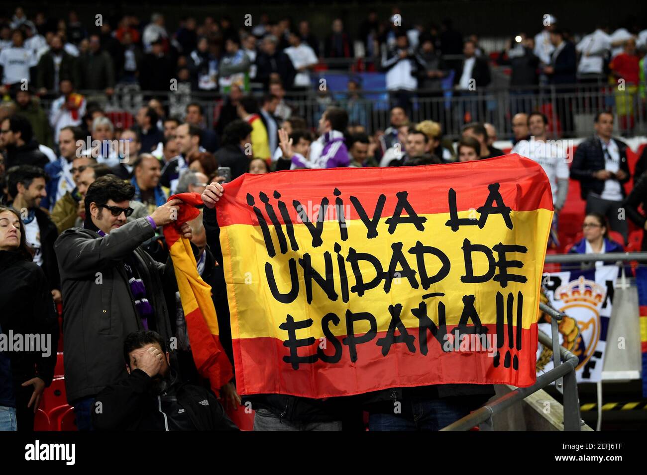 Tottenham fans flag hi-res stock photography and images - Alamy