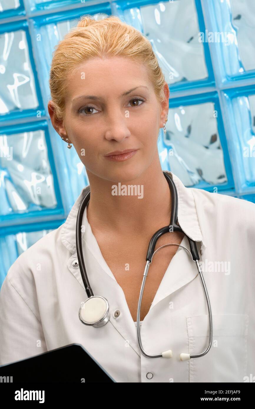 Portrait of a female doctor Stock Photo - Alamy