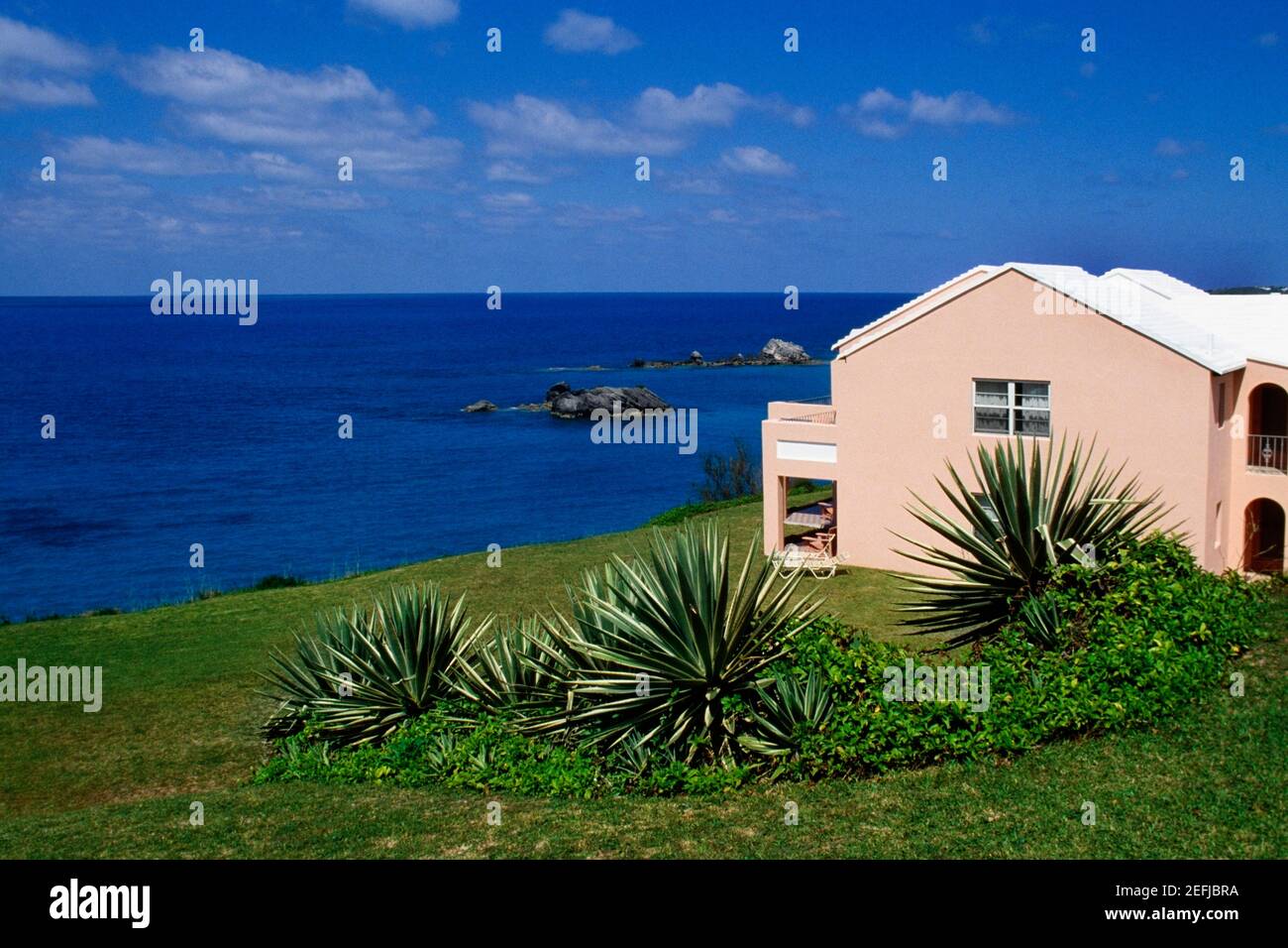 Ocean facing building hi-res stock photography and images - Alamy