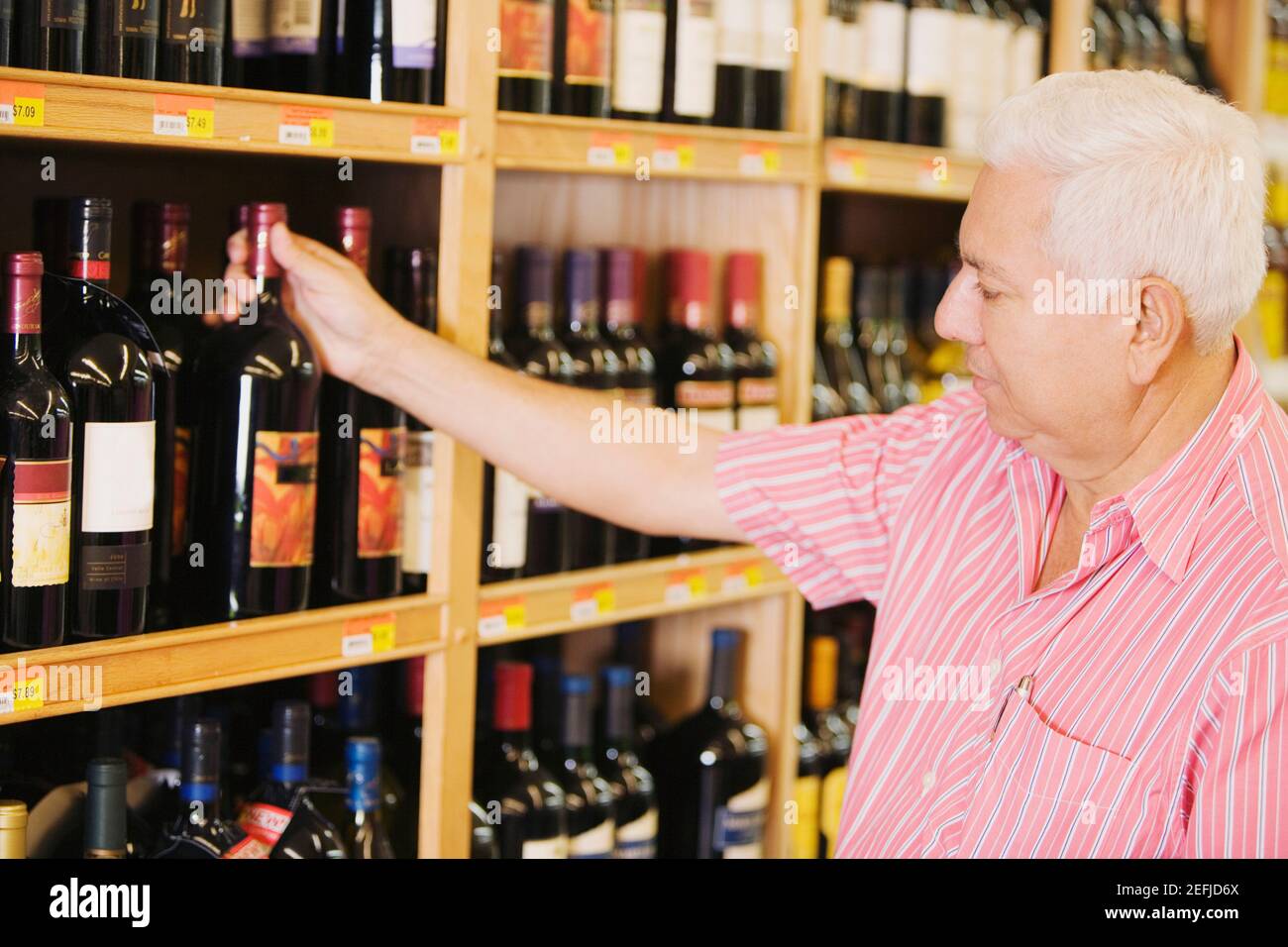 Person picking from shelf hi-res stock photography and images - Alamy