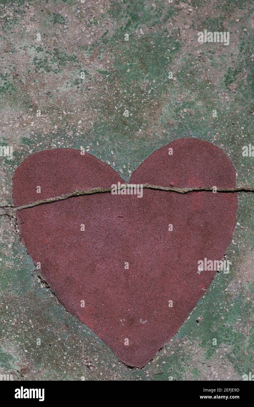 Crack heart hi-res stock photography and images - Alamy