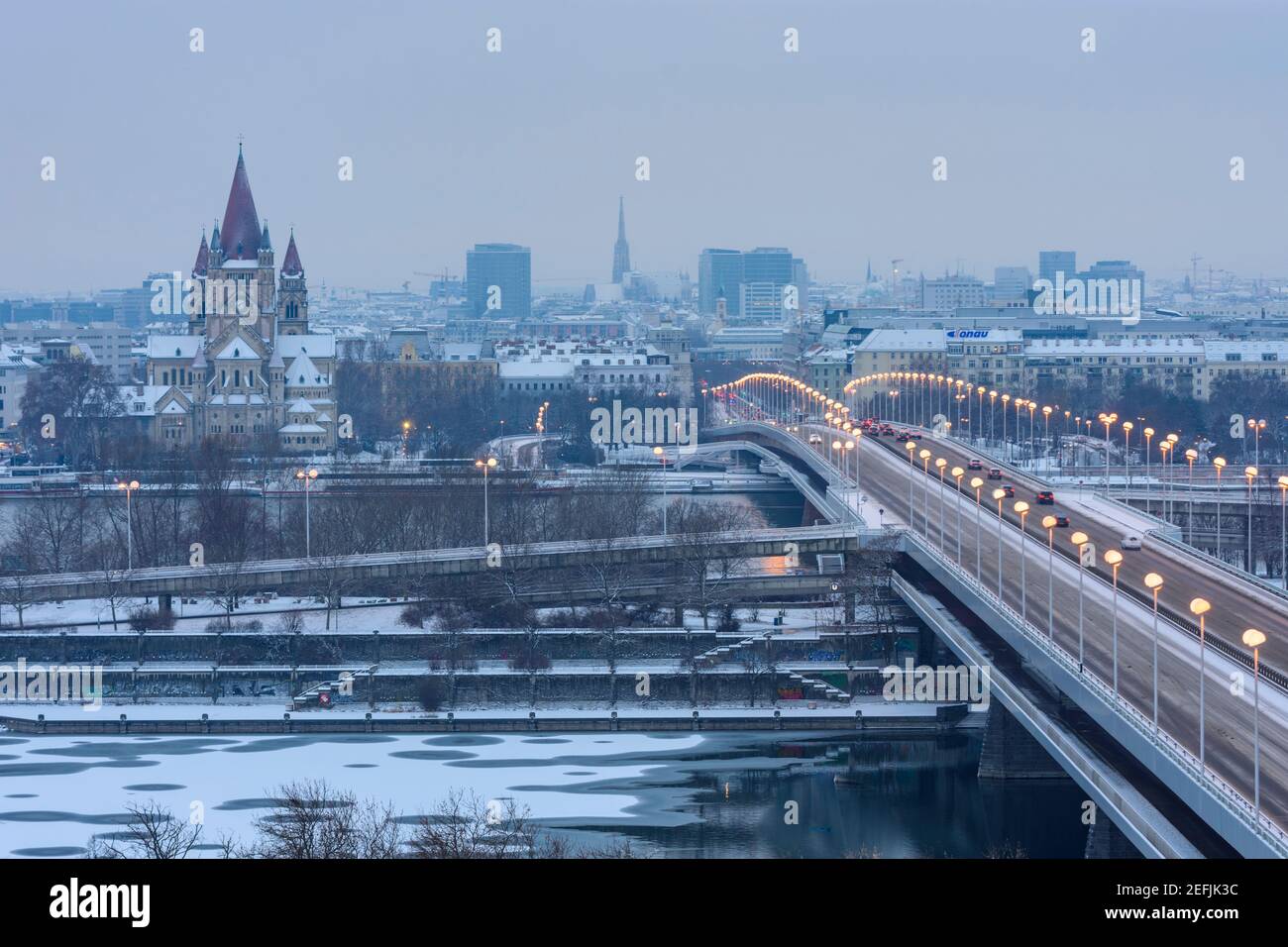 Wien, Vienna: fresh snow in Vienna city center, river Donau (Danube ...