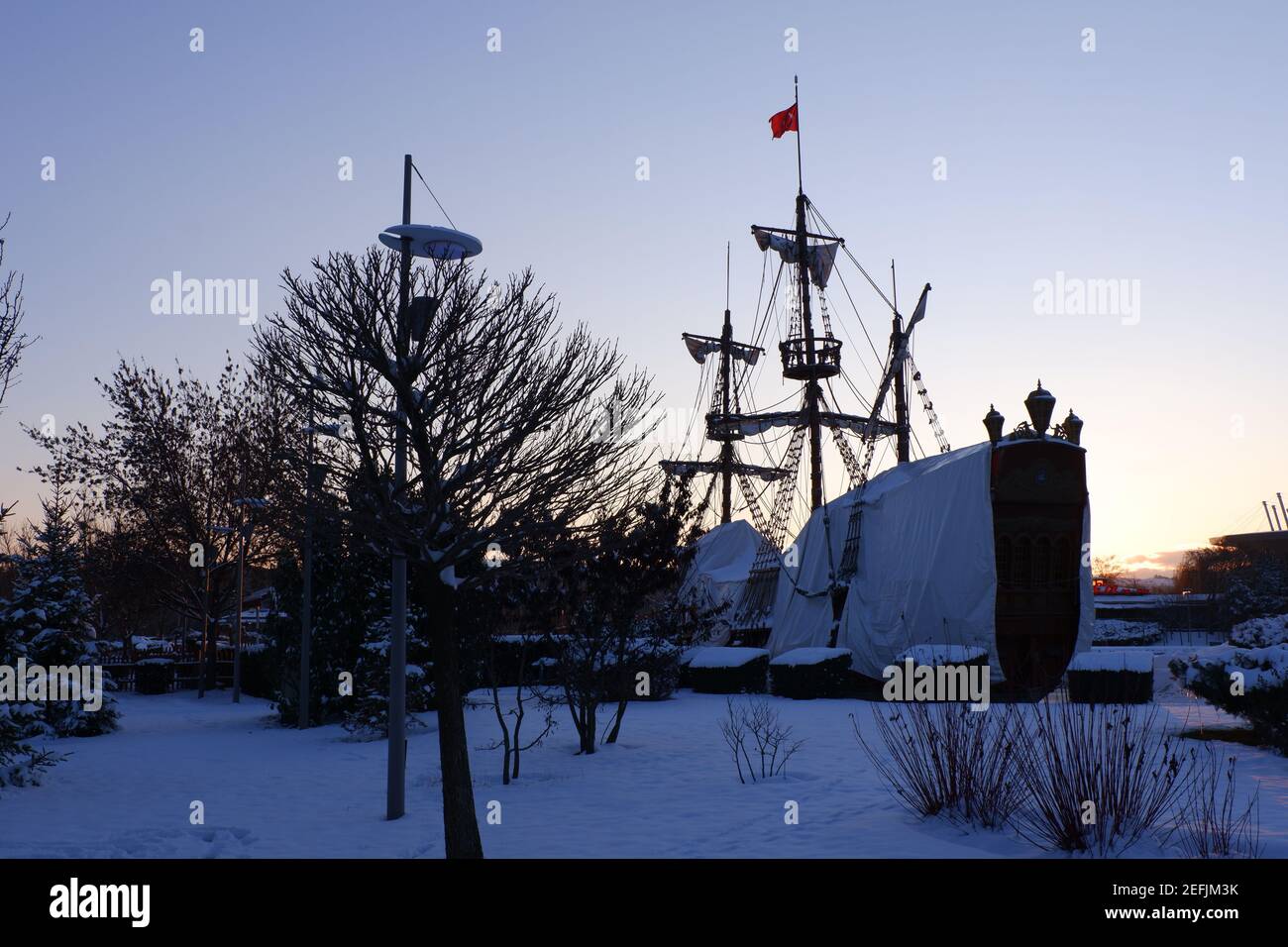 Shipping vessel ice snow hi-res stock photography and images - Alamy