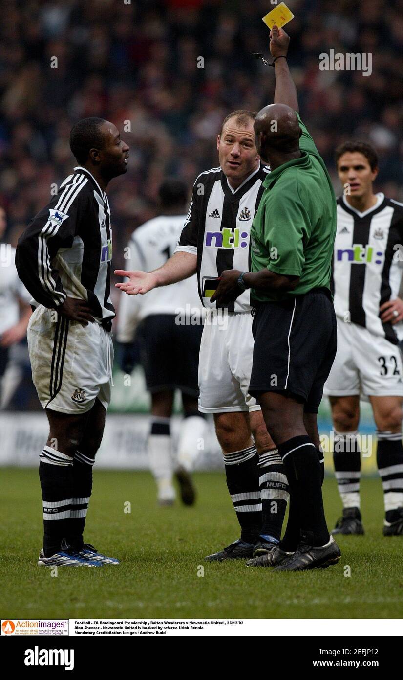 Fa referee uriah rennie hi-res stock photography and images - Alamy