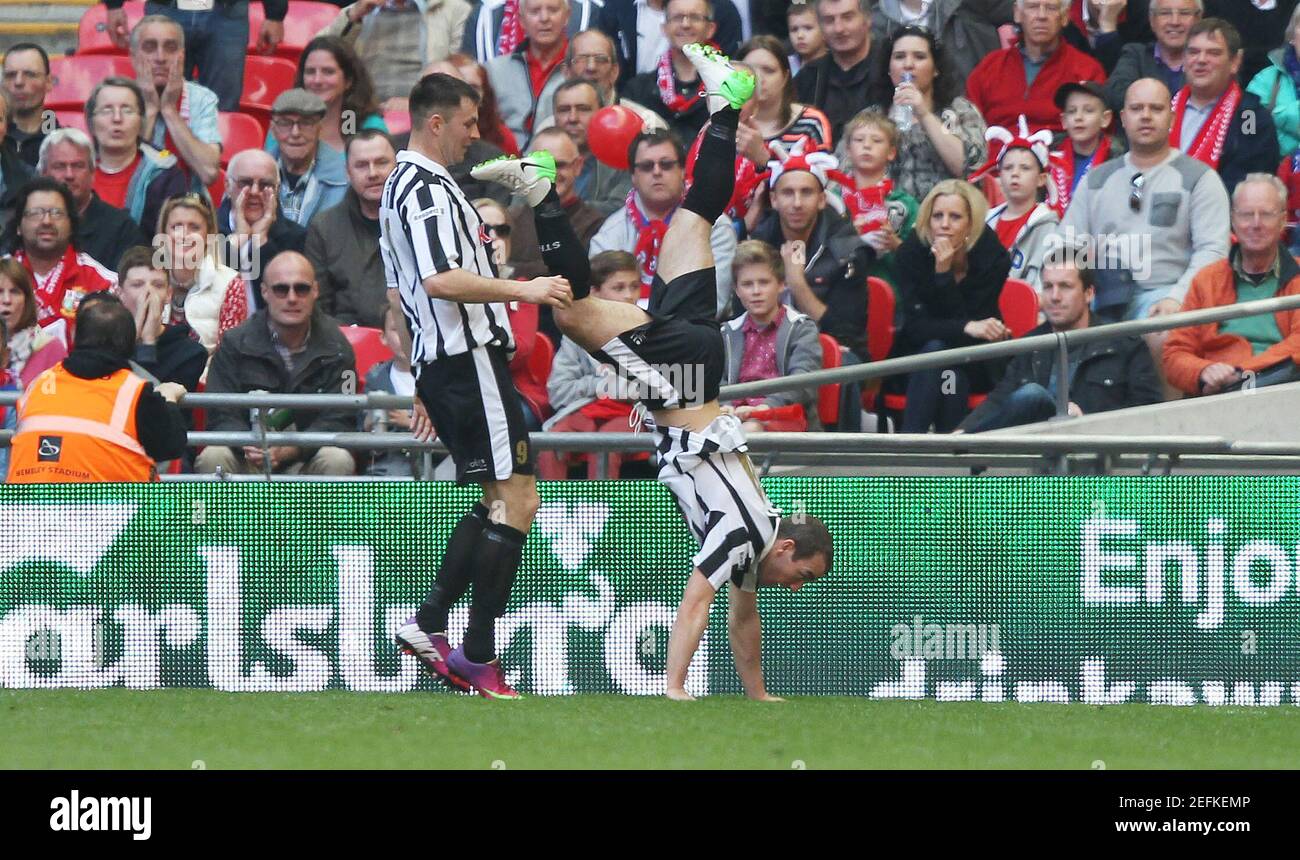 Soccer Fa Vase Final Spennymoor Town Tunbridge Wells Wembley Stadium ...