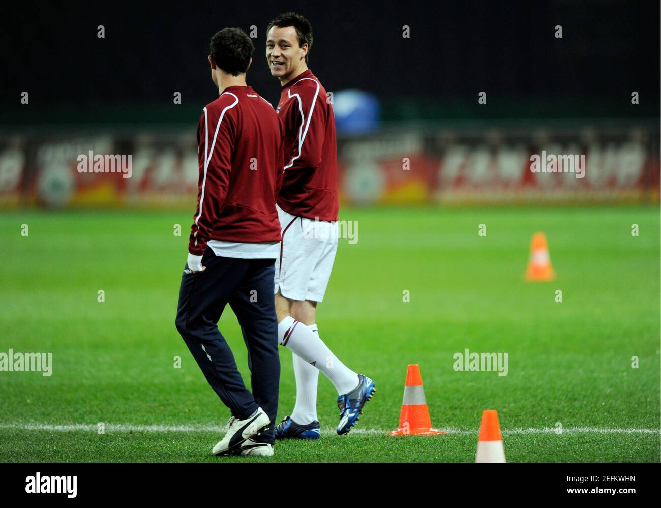 Englands john terry wayne bridge hi-res stock photography and images ...
