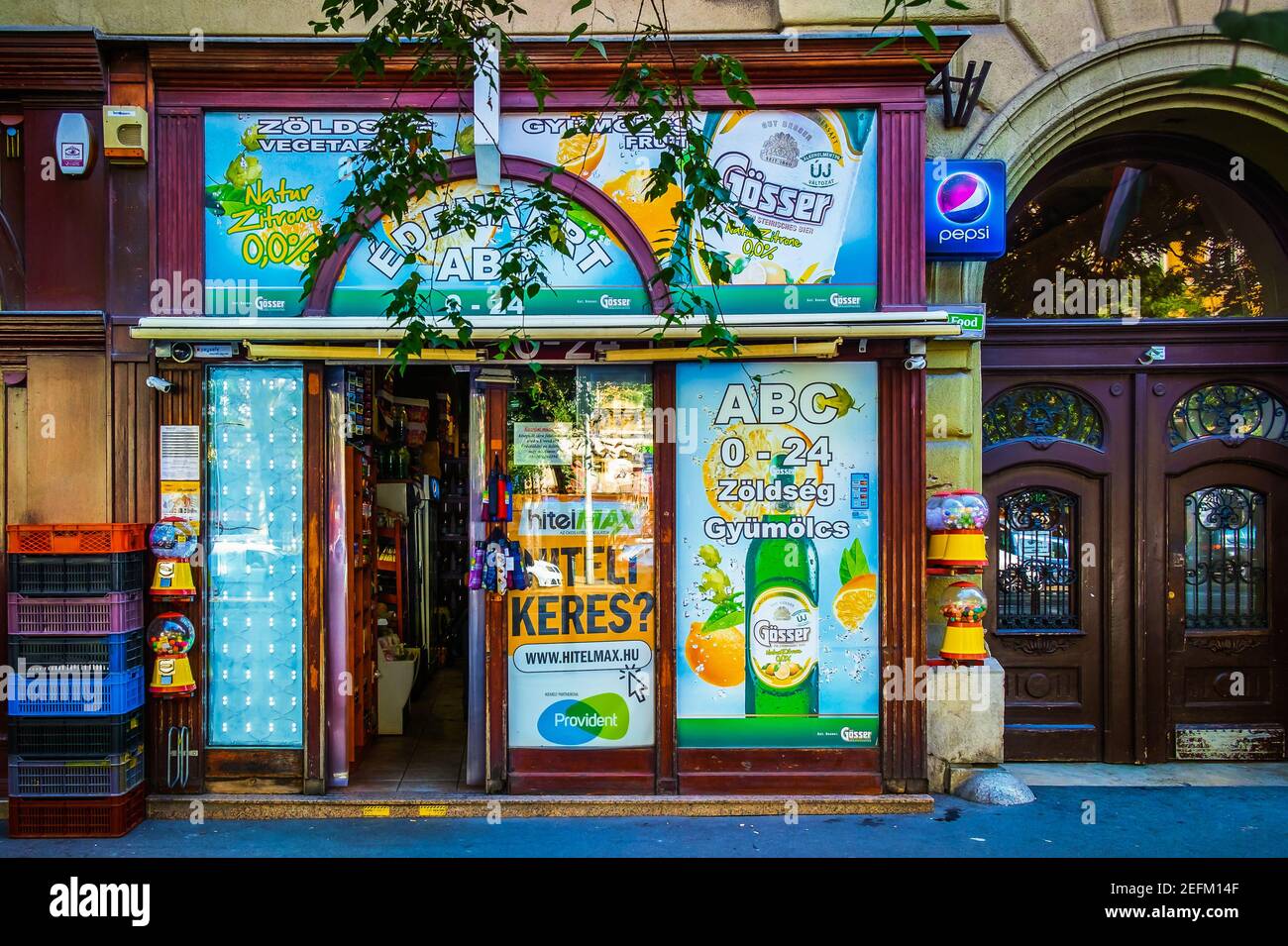 Food storefront hi-res stock photography and images - Alamy