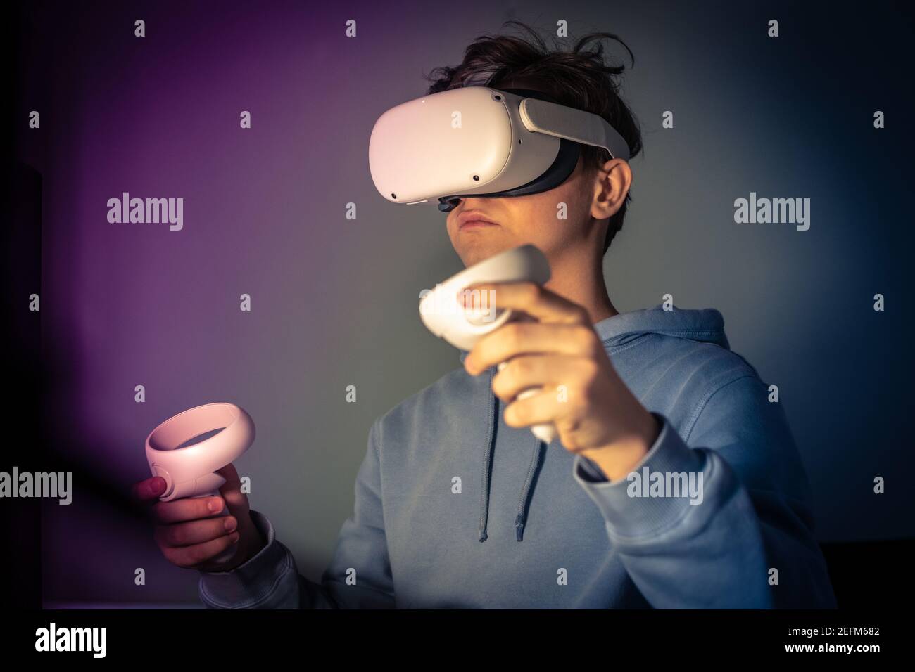 Vr viewer hi-res stock photography and images - Alamy