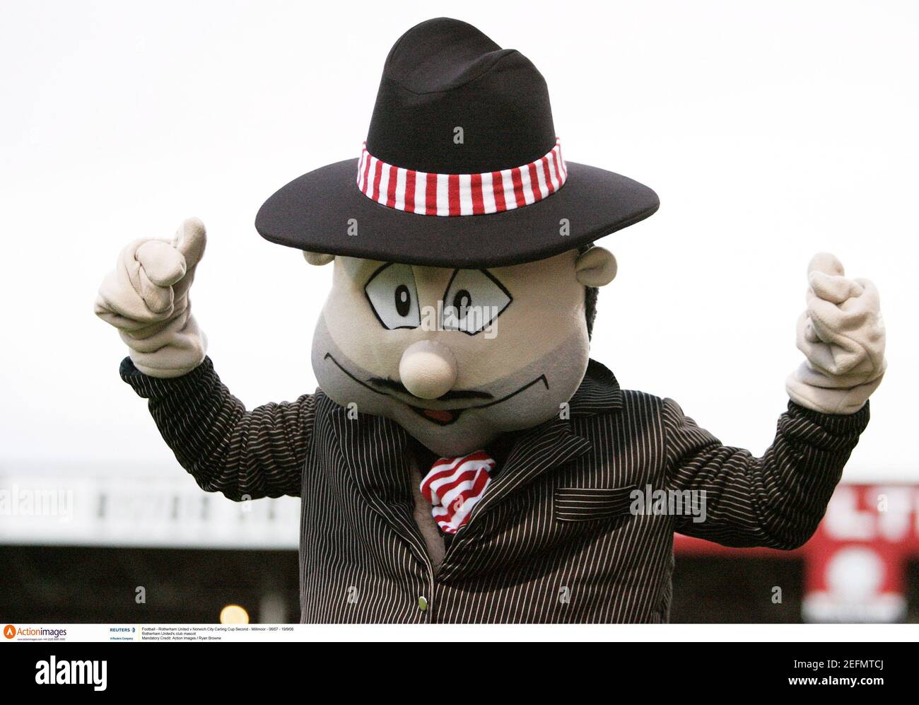 Rotherham united mascot hi-res stock photography and images - Alamy