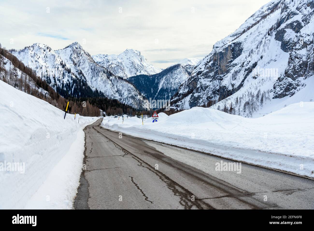 Cloudy day on mountain range hi-res stock photography and images - Alamy