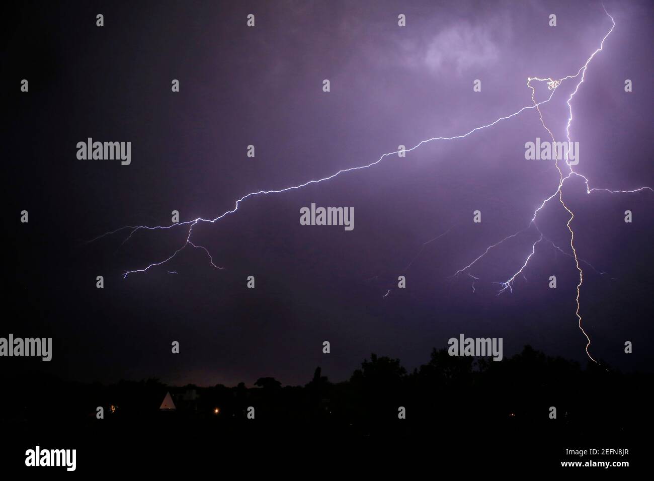 Lluvia electrica hi-res stock photography and images - Alamy