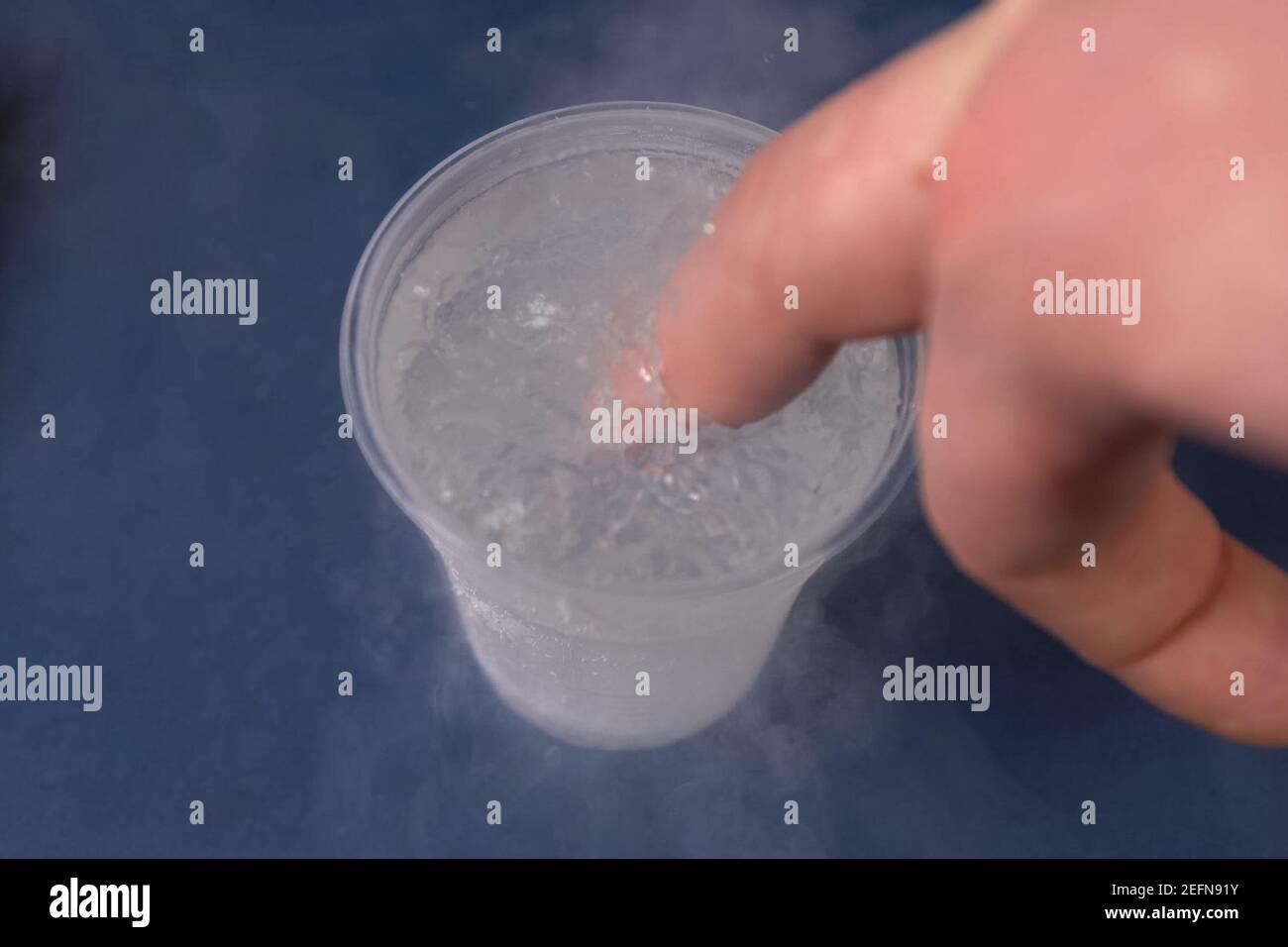 Gas law experiment hi-res stock photography and images - Alamy