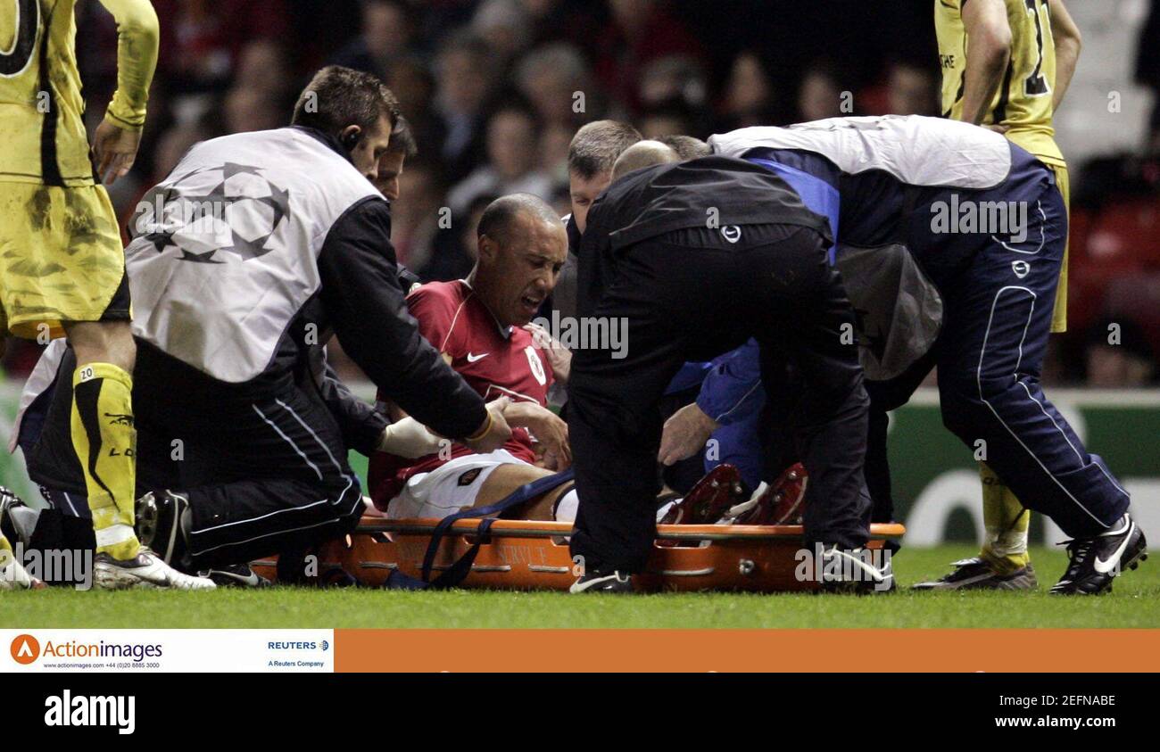 Sport football action injury stretcher hi-res stock photography and ...