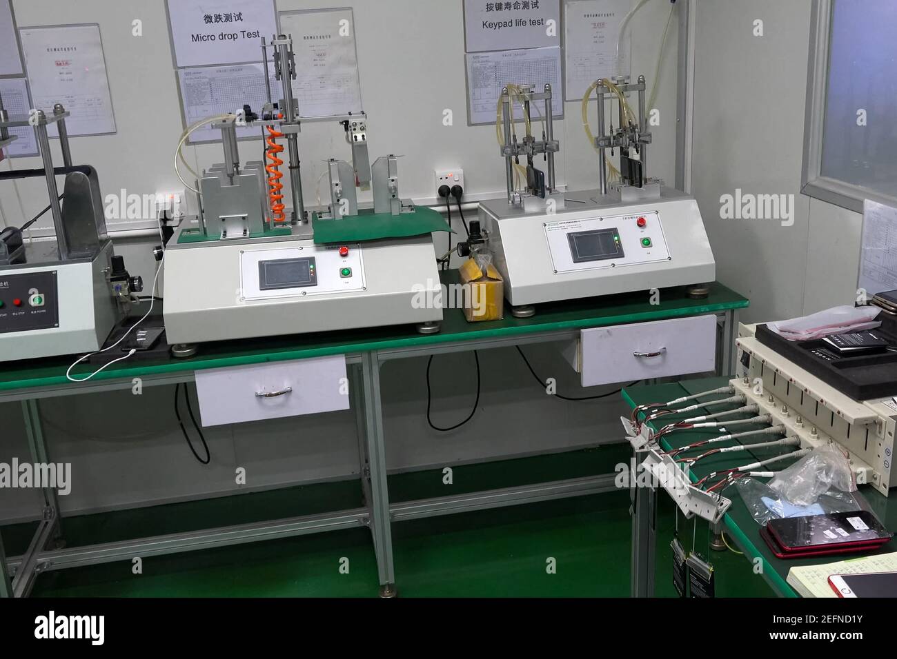 Work cell assembly line hi-res stock photography and images - Alamy